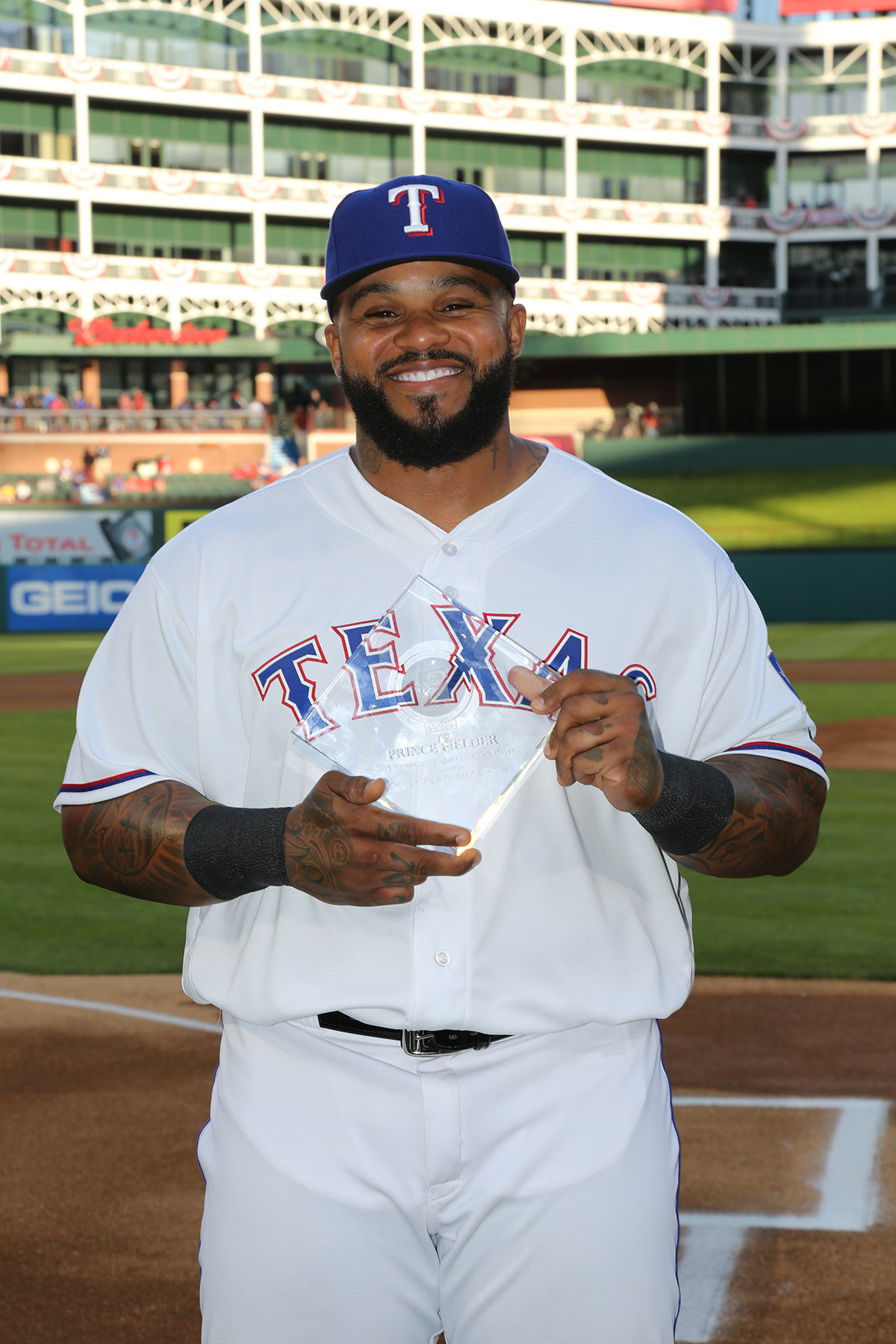 Prince Fielder Accepts Players Choice Award for 2015 AL...